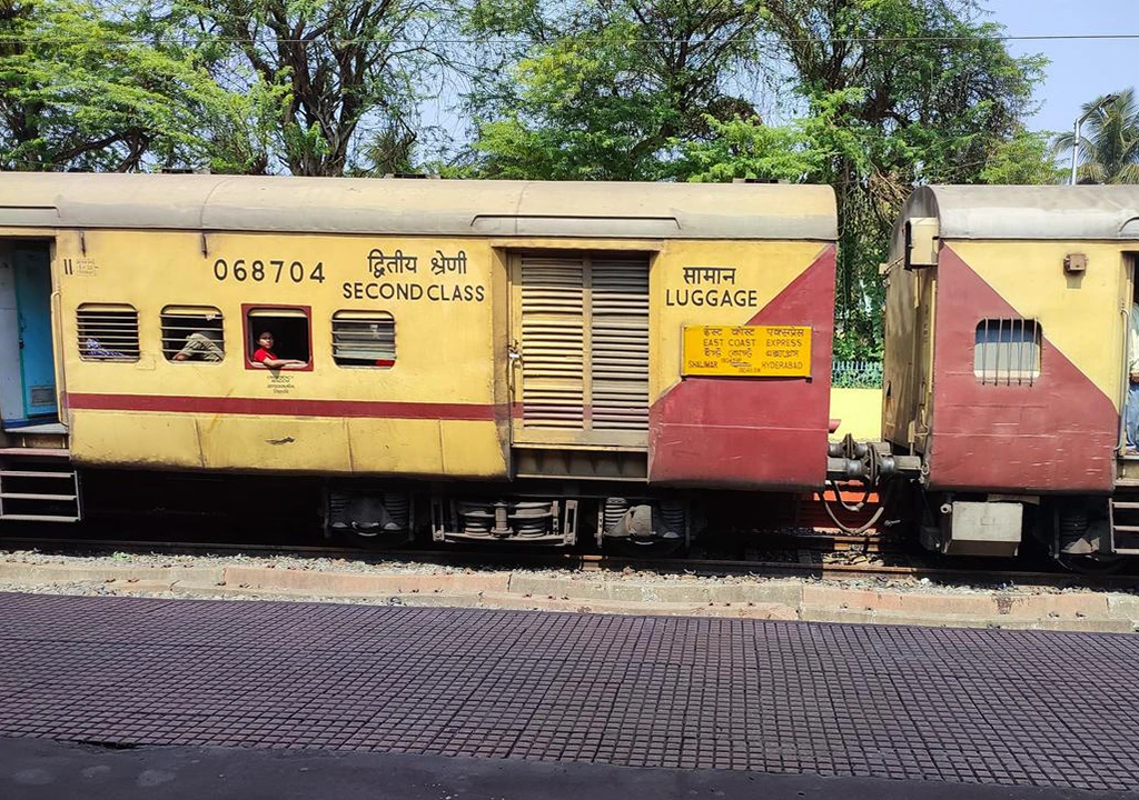 Top 5 Restaurants To Order From While In Journey On The EAST COAST EXP